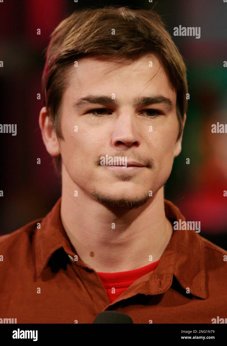 Actor Josh Harnett makes an appearance on MTV's Total Request Live at ...