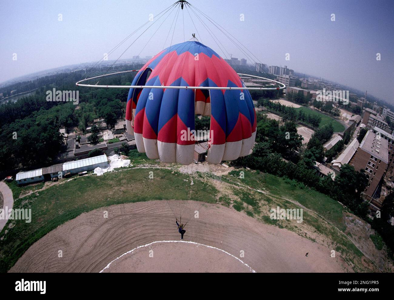A parachute tower where sport parachuting enthusiasts are trained in ...