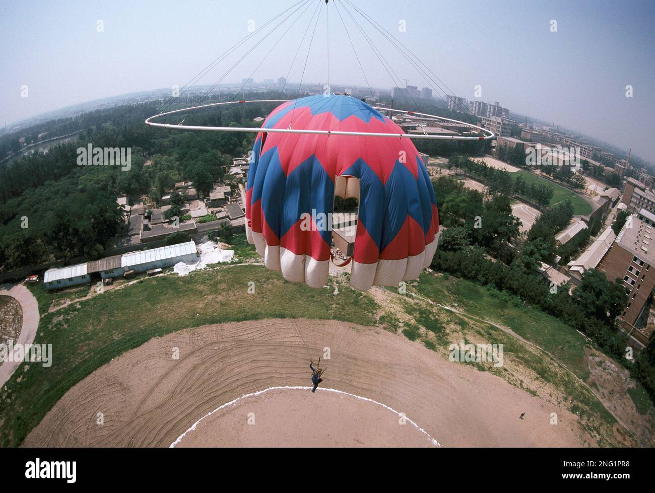 A parachute tower where sport parachuting enthusiasts are trained in ...