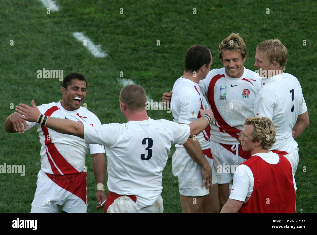 England's players celebrate after their Rugby World Cup quarterfinal ...
