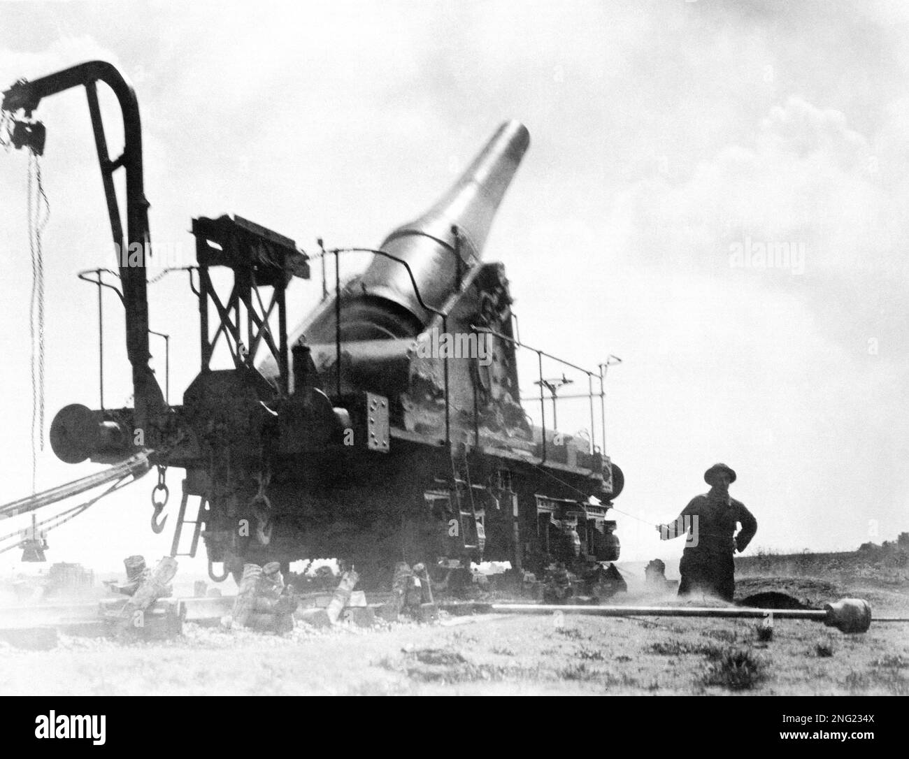 American Howitzer, on railway mount in France during World War I ...