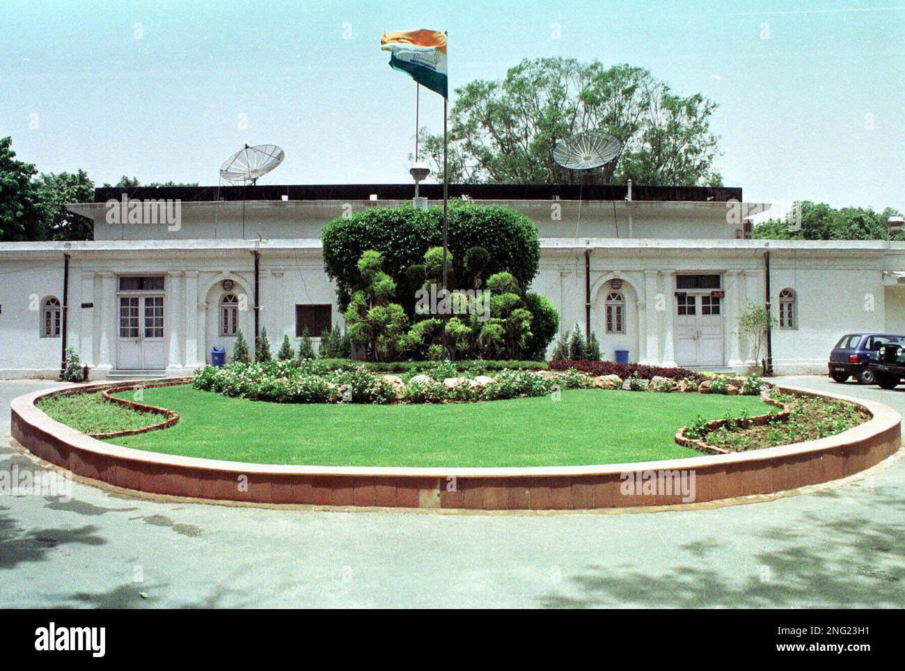 Lutyens' New Delhi, completed in the 1930s, brick-and-cement bungalows ...