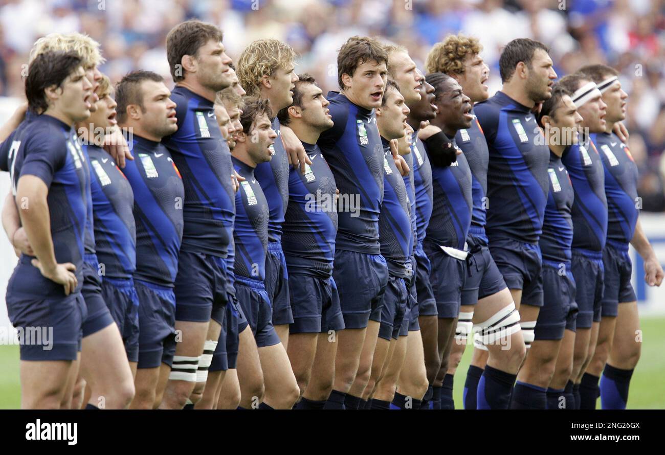 The French national rugby team sing the national anthem before the ...