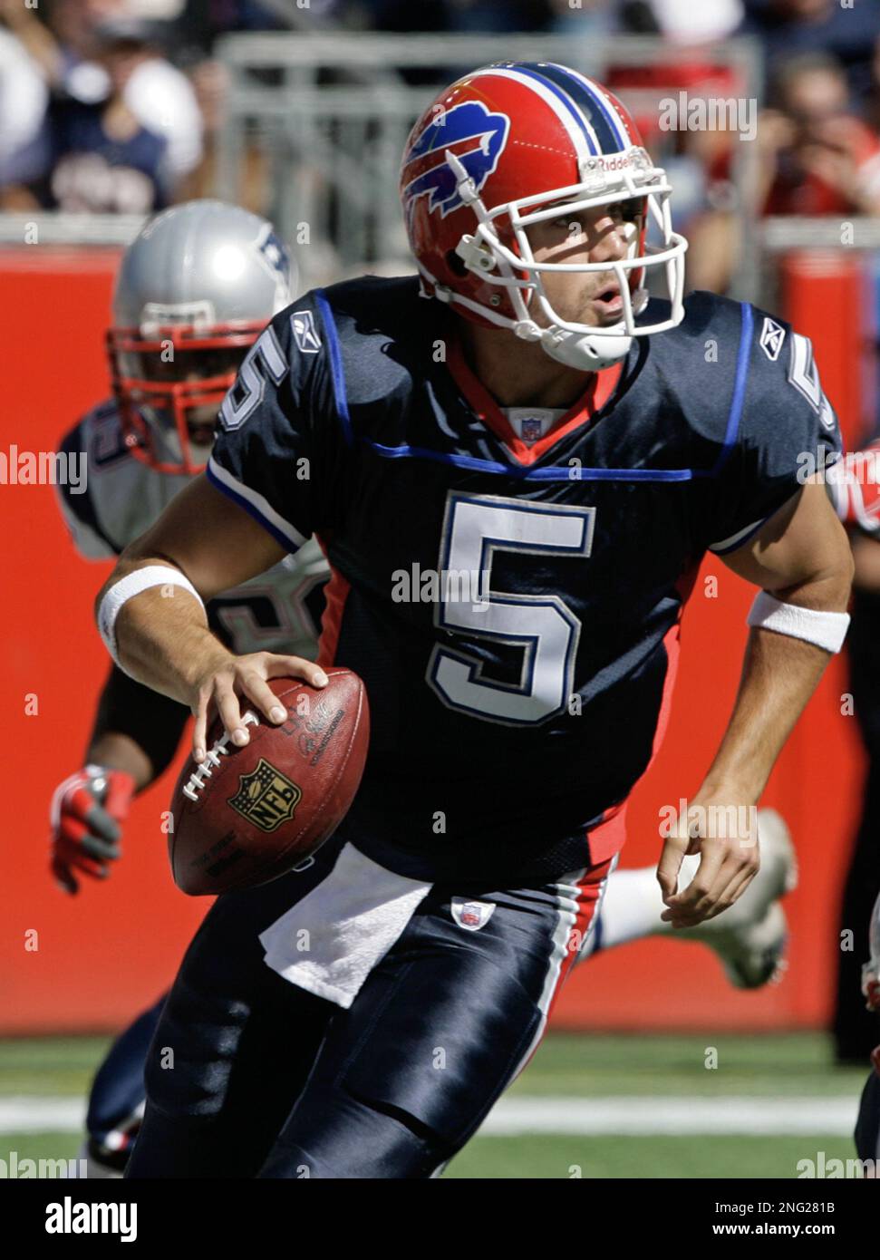 Buffalo Bill quarterback Trent Edwards during a game against the New ...