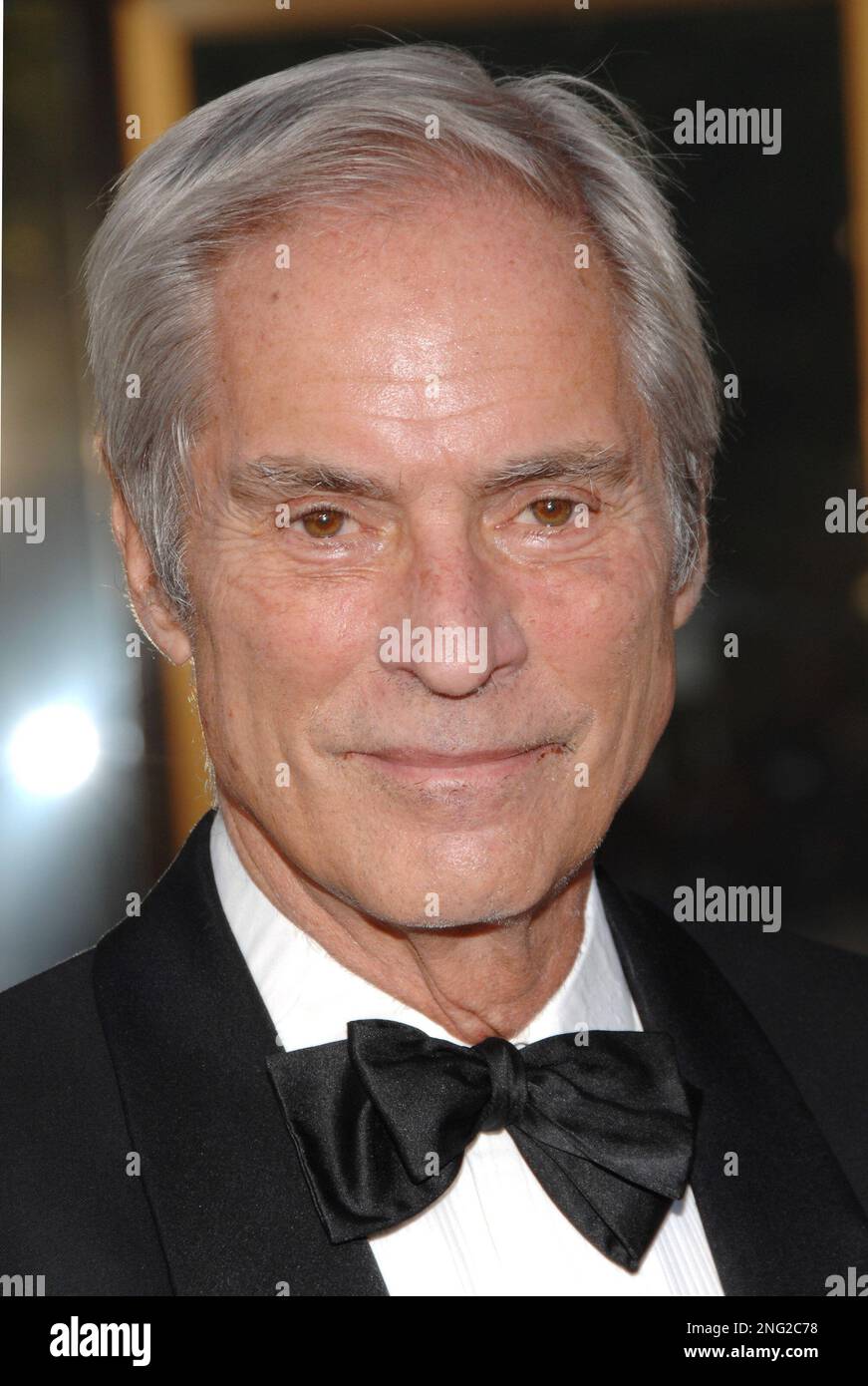 CBS News correspondent Bob Simon arrives at the Metropolitan Opera 2007 ...