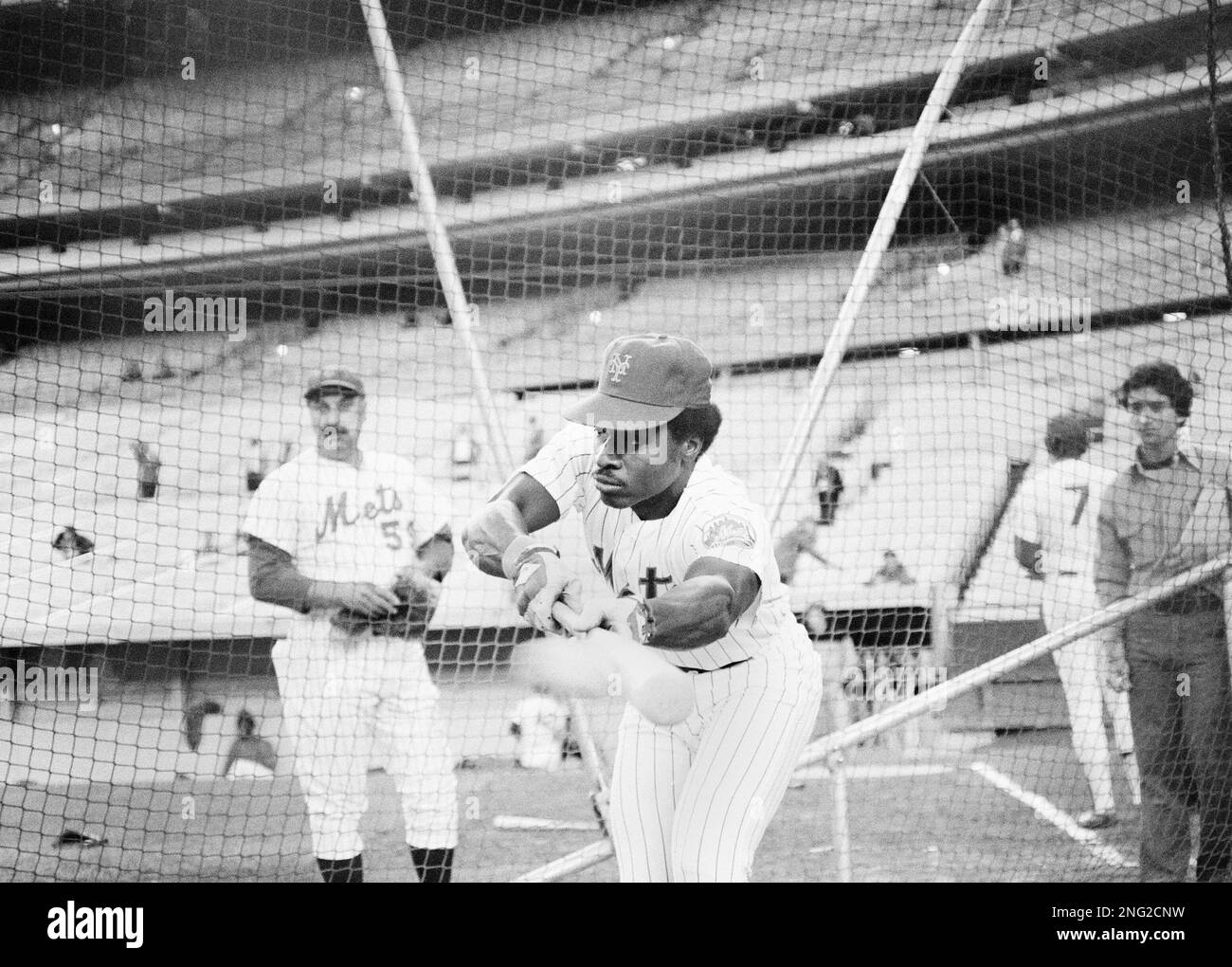 New York Mets Lenny Randle slides for home plate as San Francisco ...