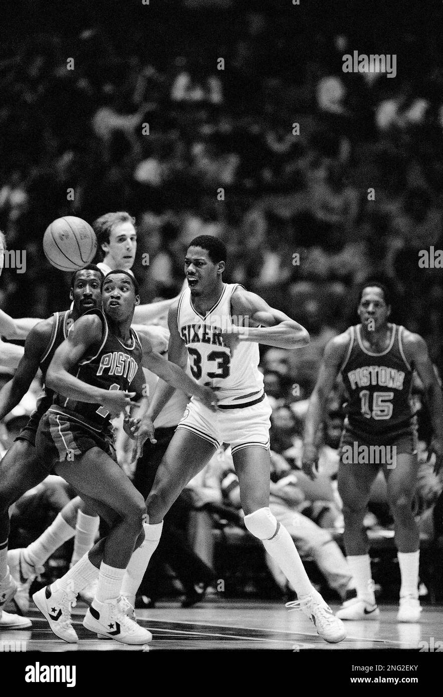 Detroit Pistons' Isaiah Thomas and Vinnie Johnson watch the ball go by ...