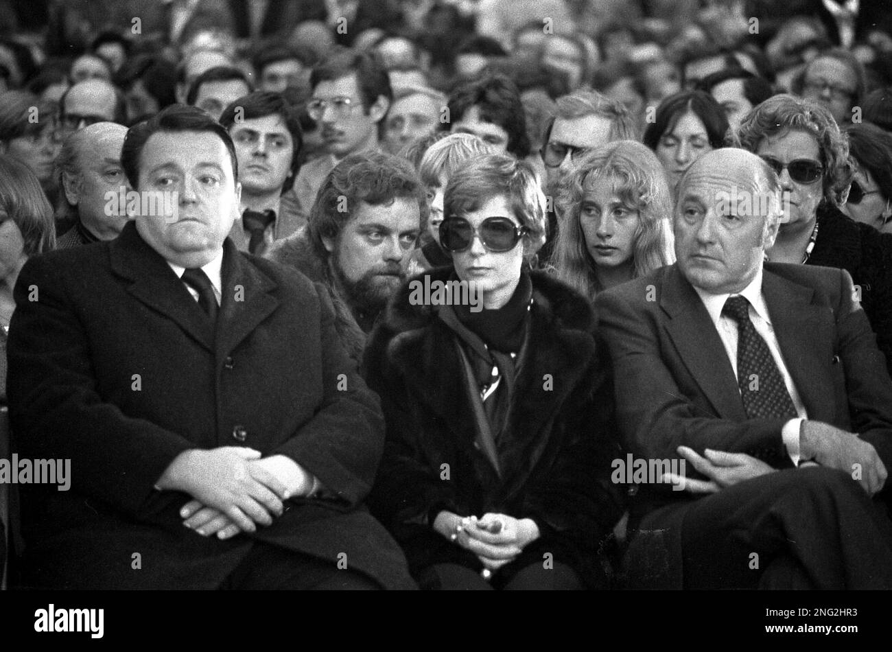 Mrs. Monika Schumann, center, widdow of slain Luftansa pilot Juergen ...