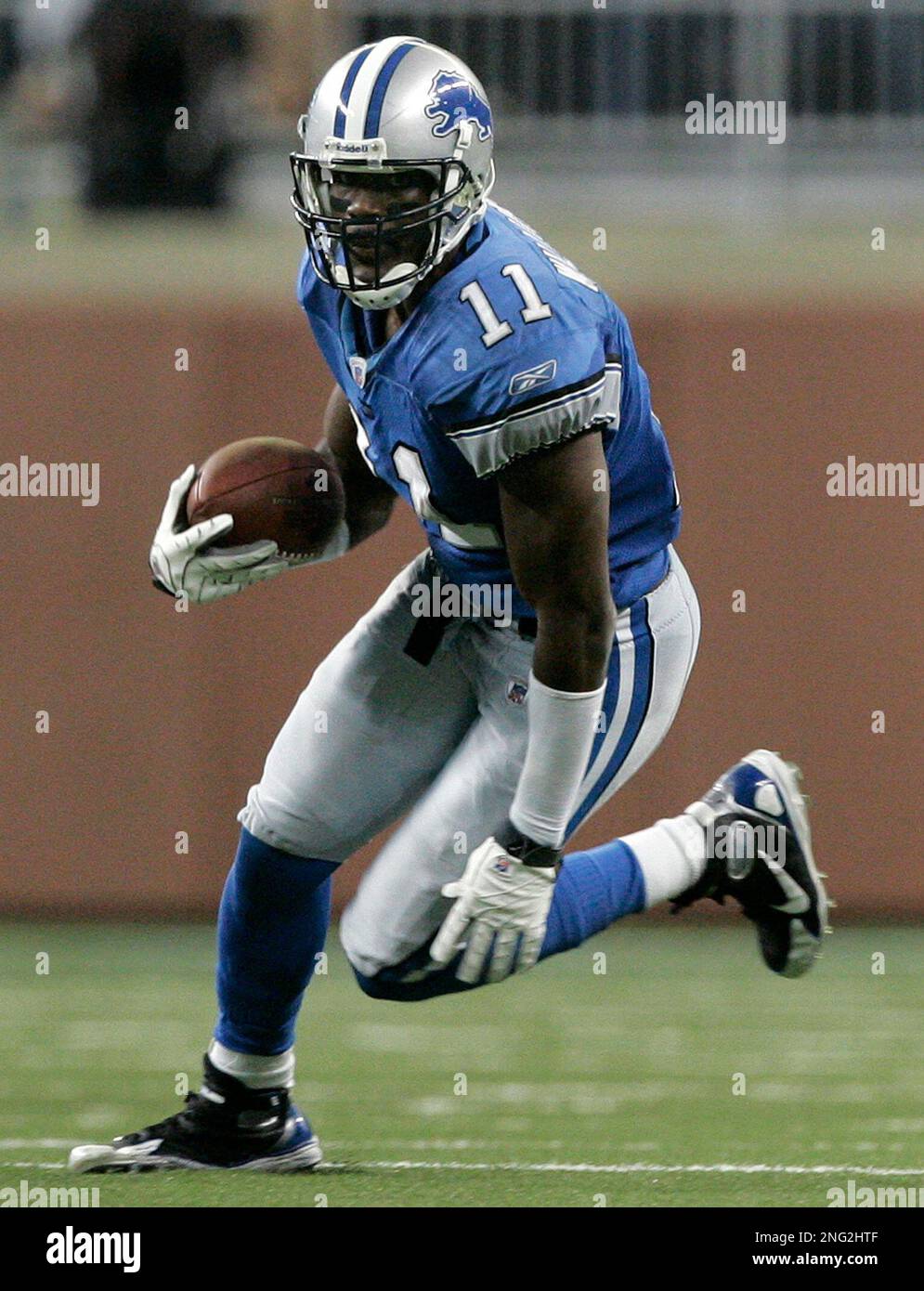 Detroit Lions wide receiver Roy Williams makes a catch against the ...