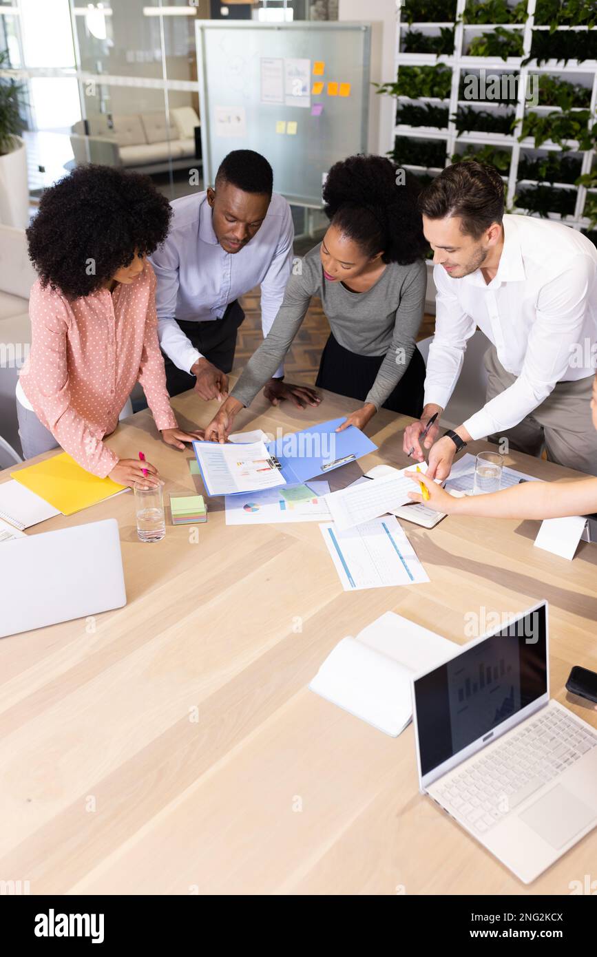 Internet female vertical hi-res stock photography and images - Alamy