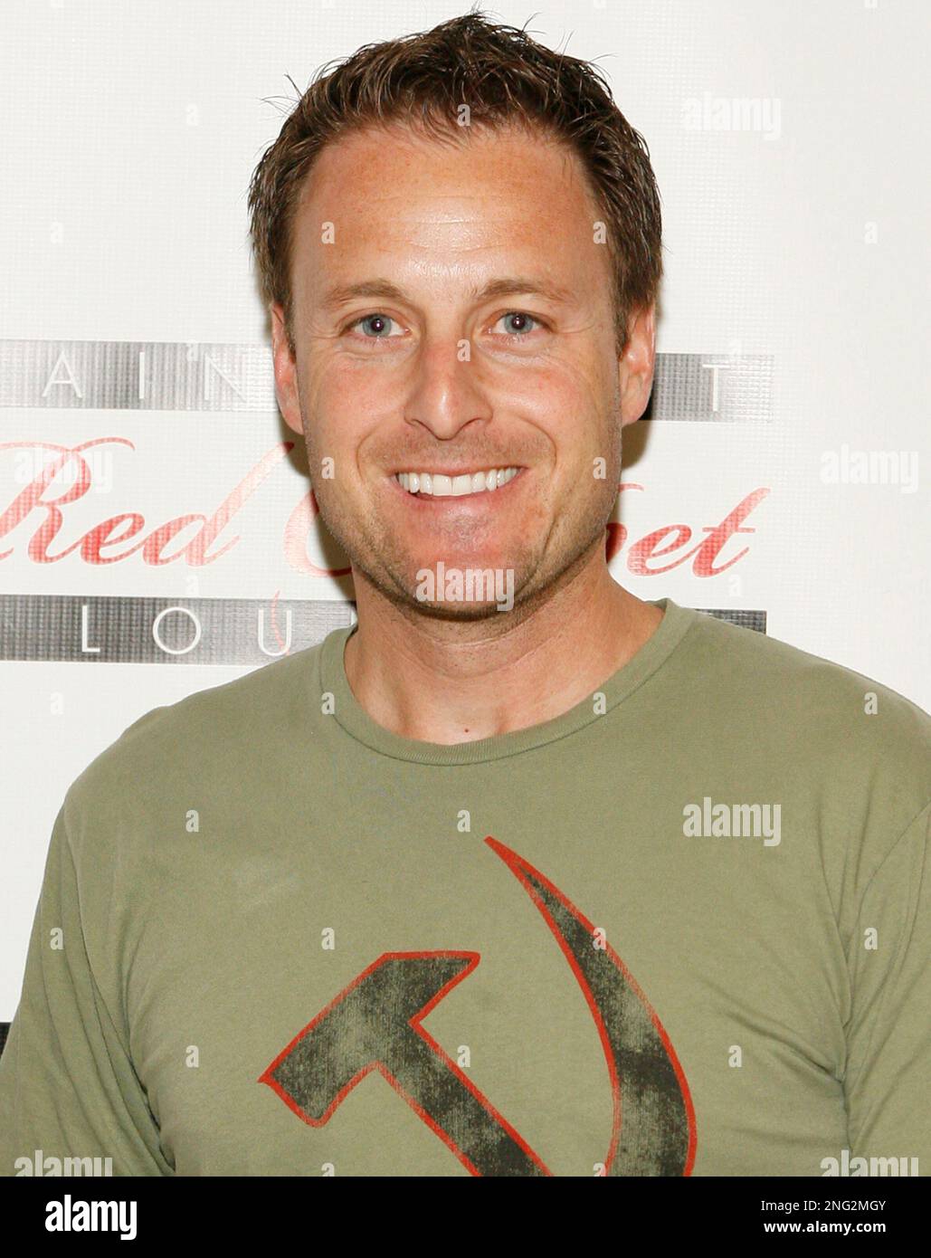 Chris Harrison poses for photographers at The Main Event Red Carpet ...