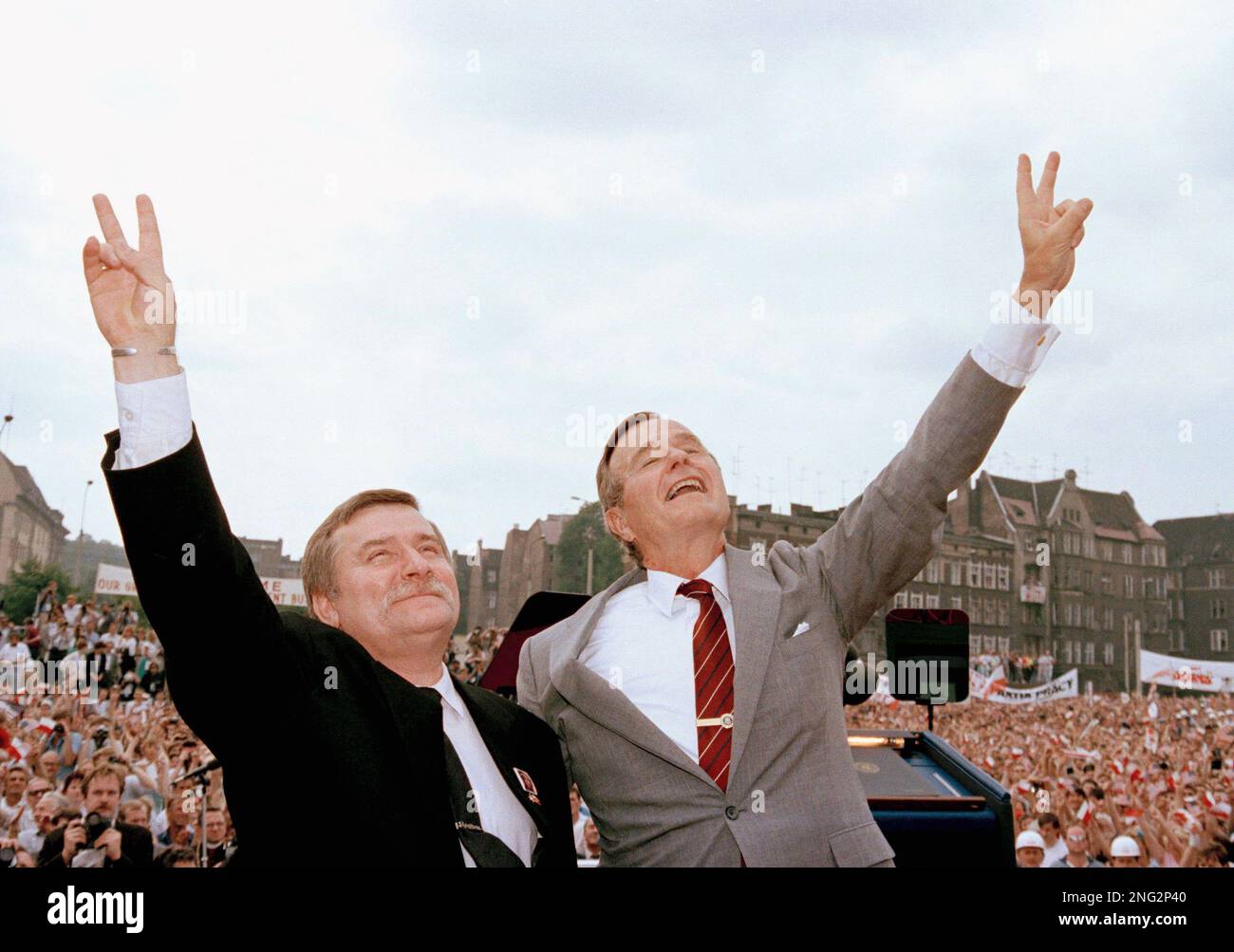 President H.W. Bush and Polish solidarity leader Lech Walesa, left ...