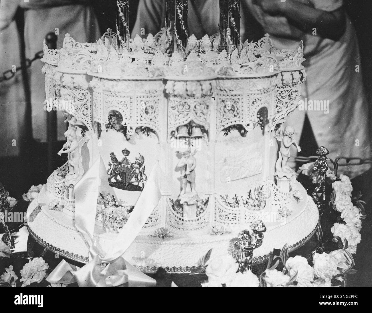 This is the main tier on the wedding cake of Princess Elizabeth and Lt ...