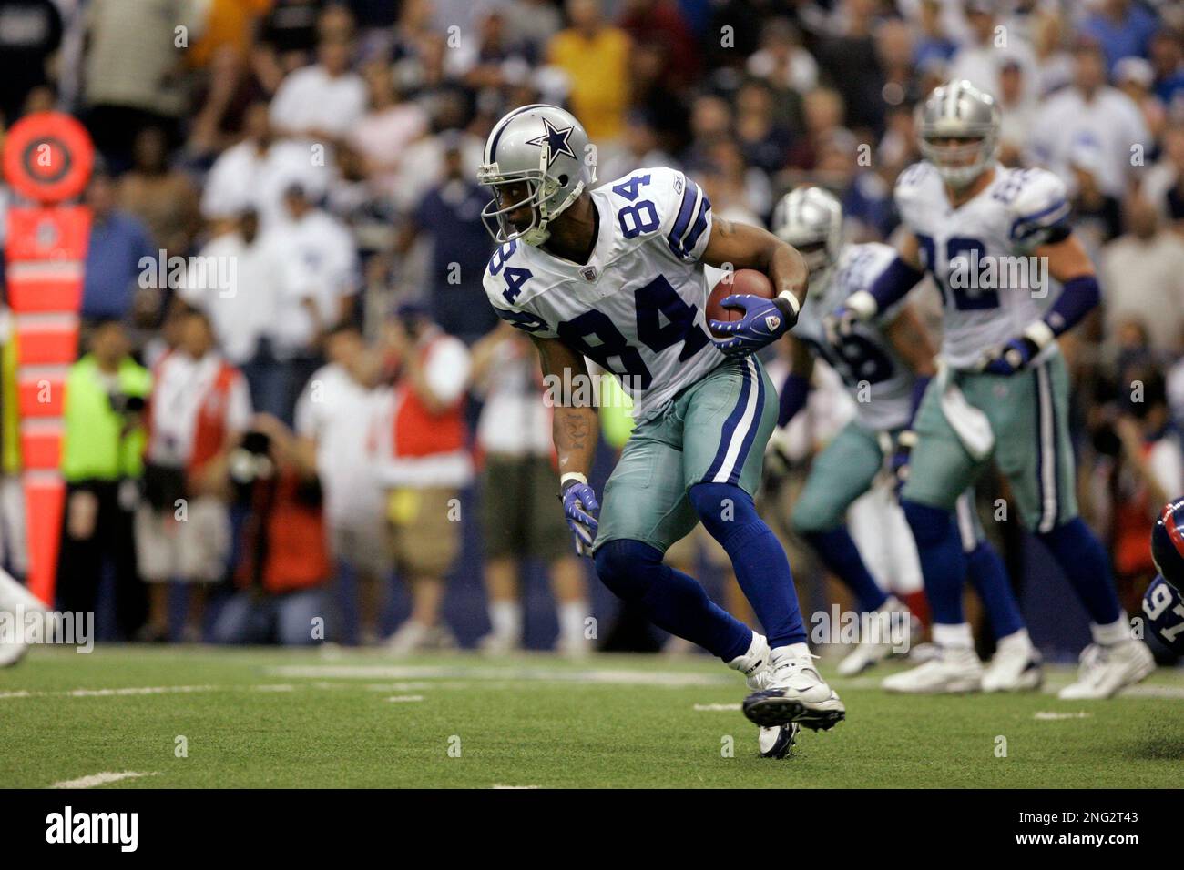 Dallas Cowboys wide receiver Patrick Crayton (84) runs against the New ...