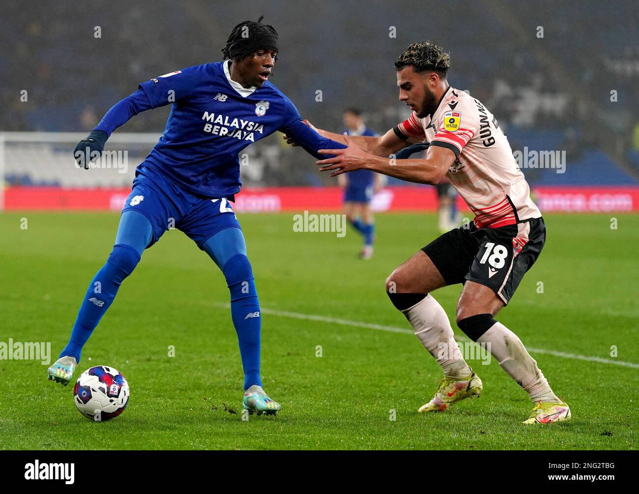 Car25battle for the ballattles with Reading’s Nesta Guinness-Walker ...