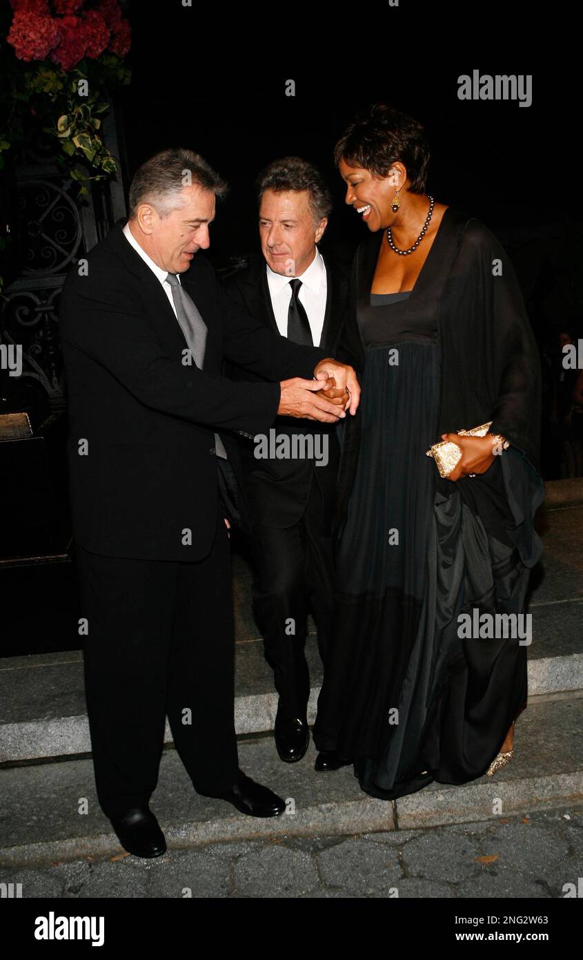 Actor Dustin Hoffman, second left, actor Robert De Niro, and his wife ...