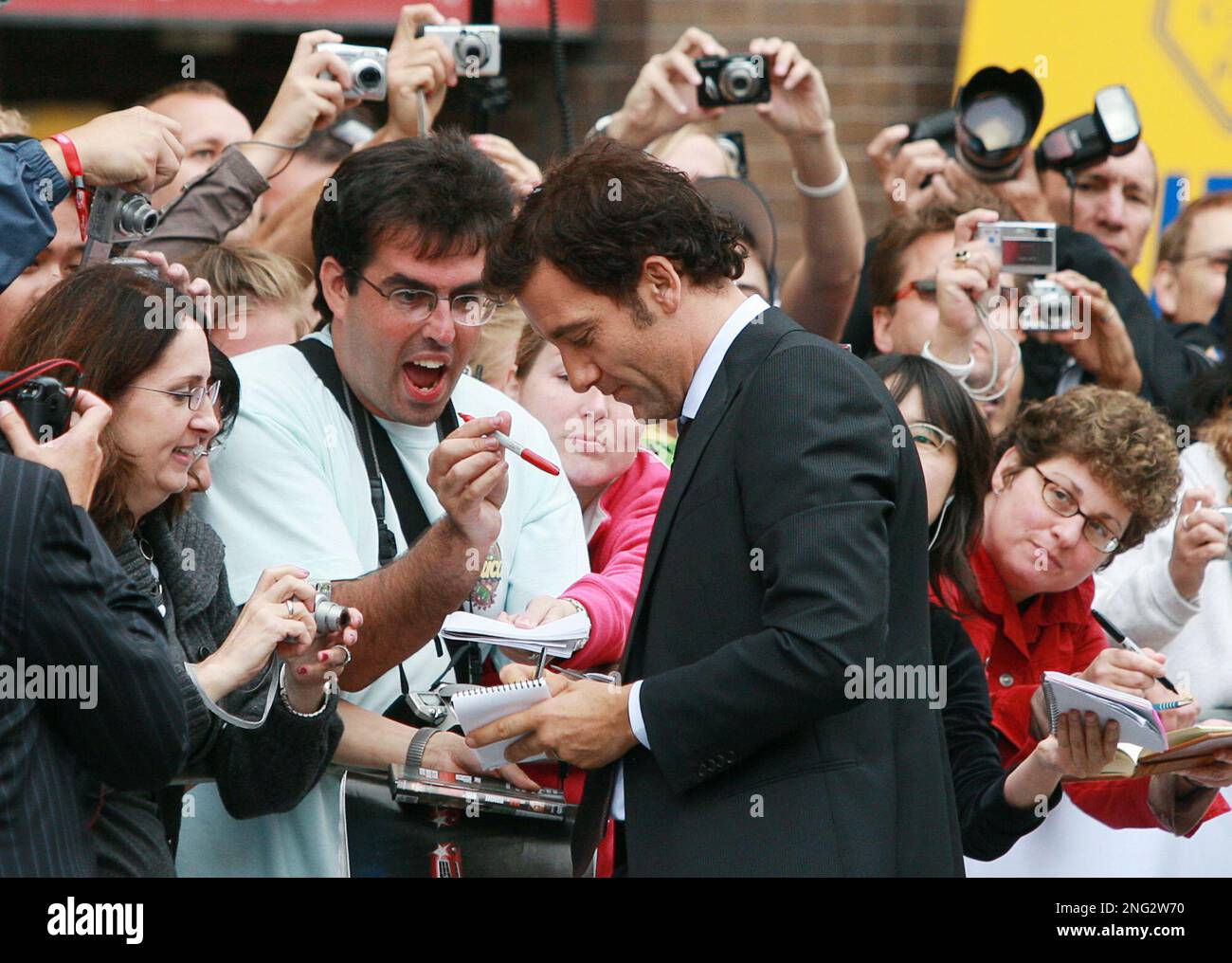 Clive Owen greets fans as he arrives for the gala of 'Elizabeth The ...