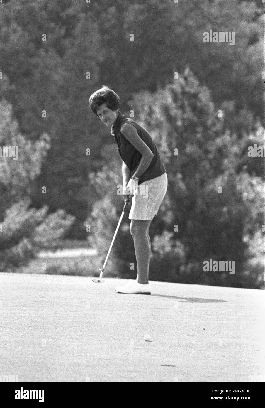 Kathy Whitworth, all time LPGA money winner watches her 15 foot putt ...