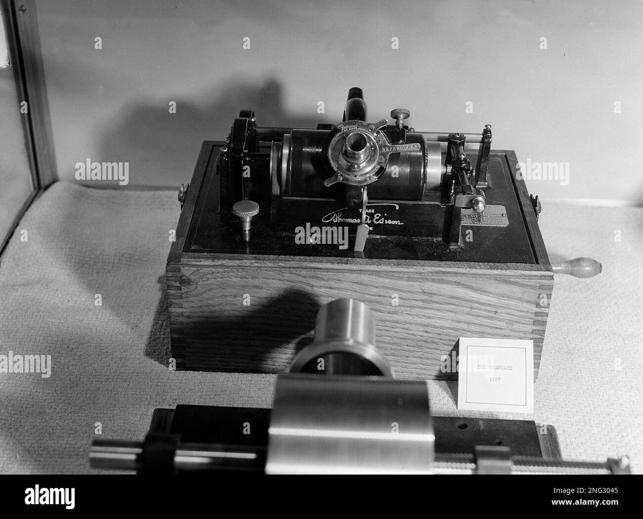This is "The Standard" Edison phonograph, invented by Thomas Edison and ...