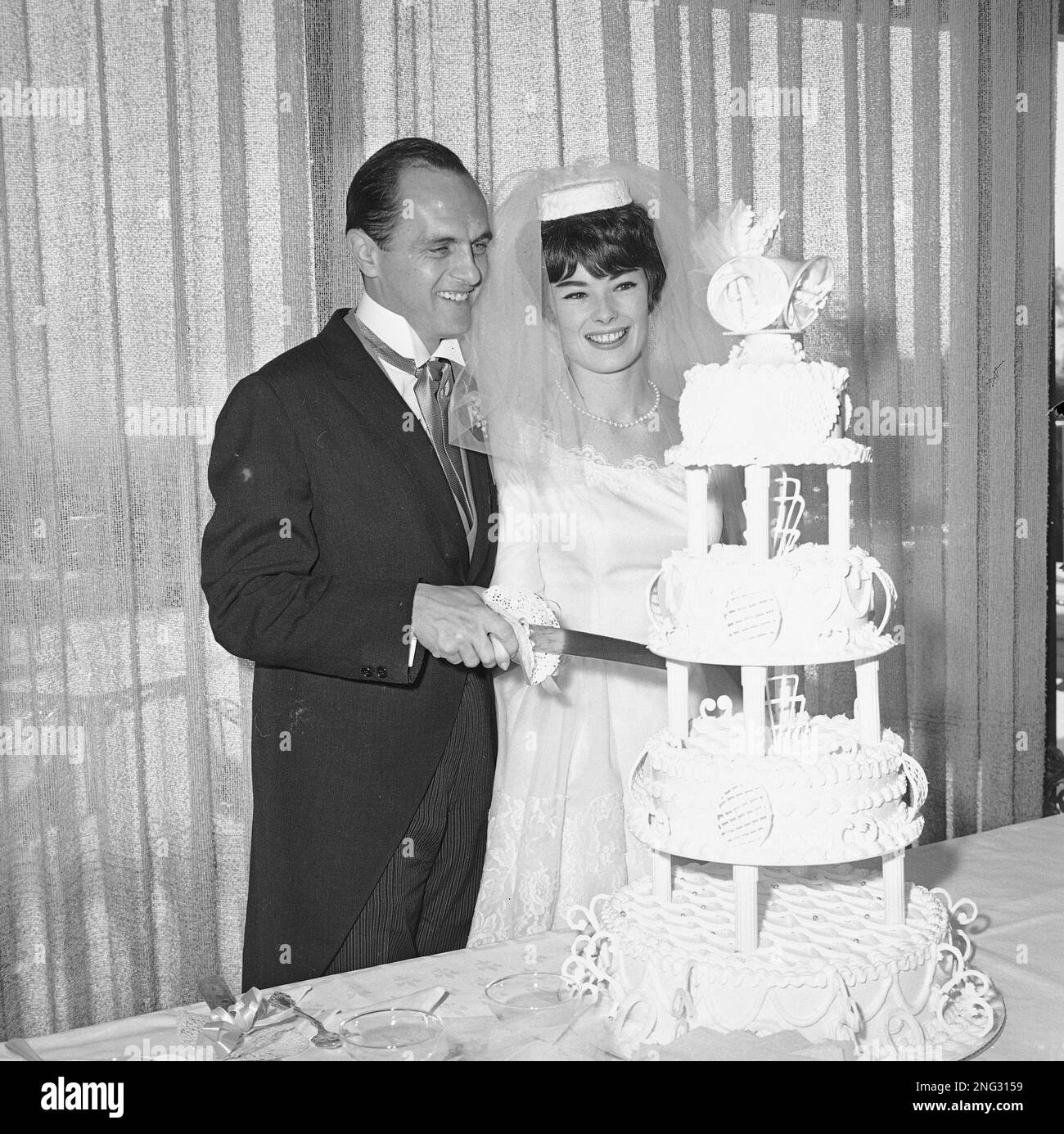 Comedian Bob Newhart, 33, and his bride, the former Virginia Quinn, 22 ...