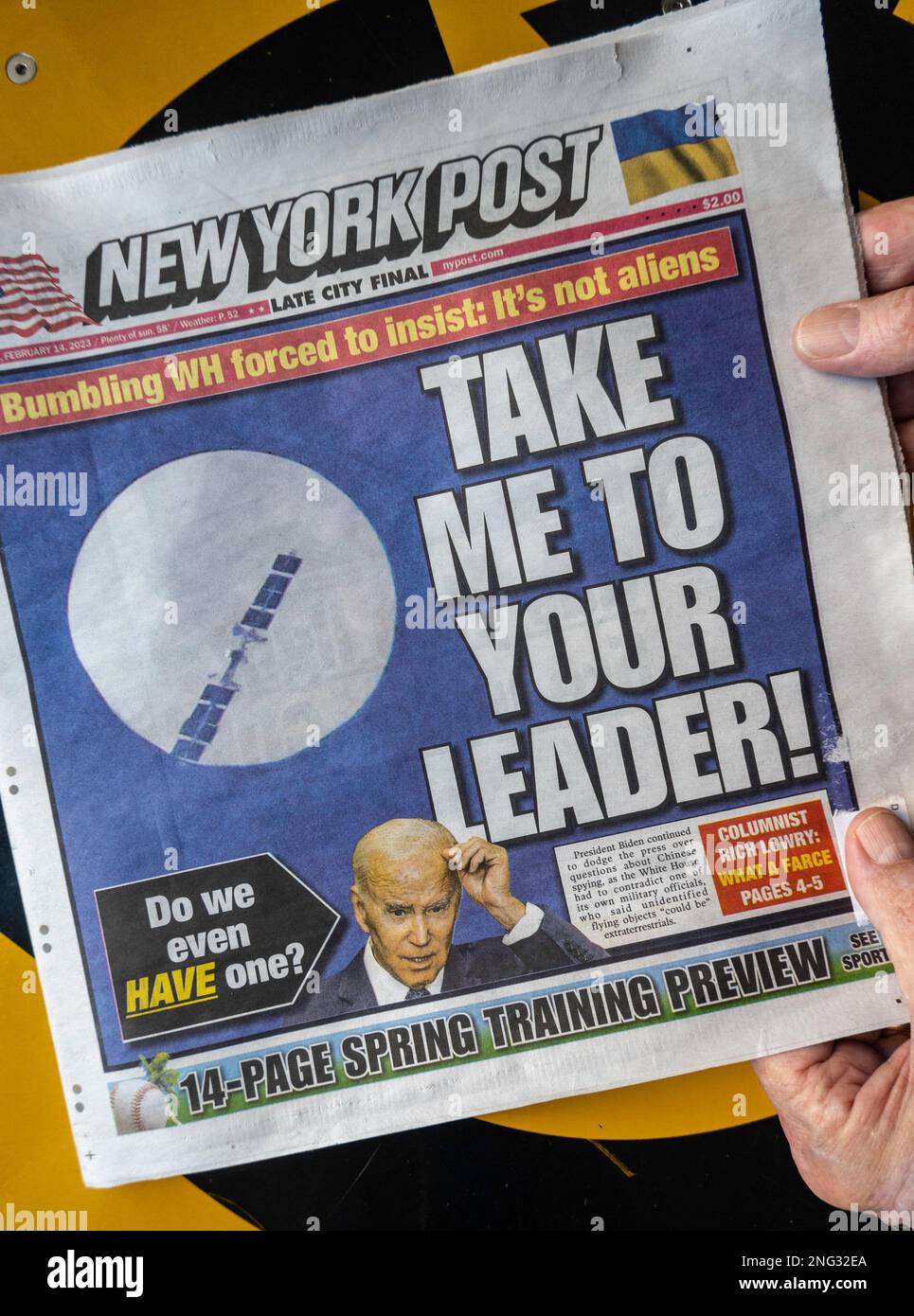 Chinese newspaper headline hi-res stock photography and images - Alamy