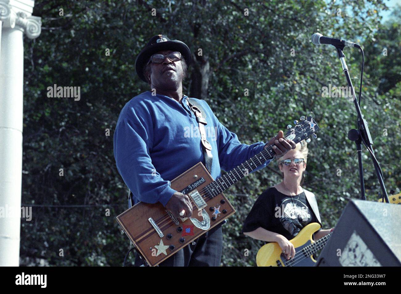 Rock 'n roll singer and guitarist Bo Diddley celebrates 34 years in ...