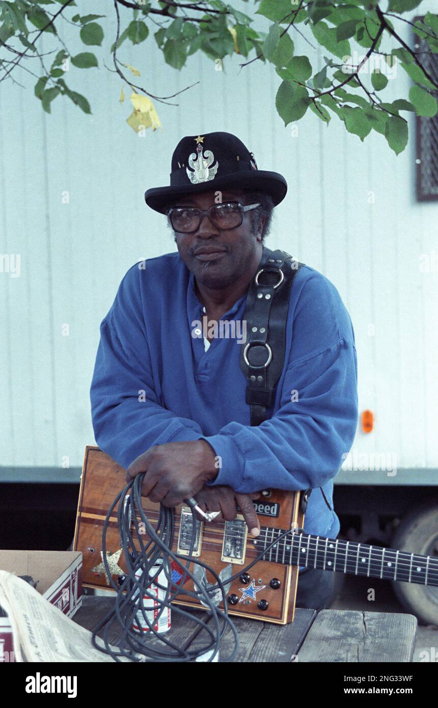 Rock 'n roll singer and guitarist Bo Diddley celebrates 34 years in ...