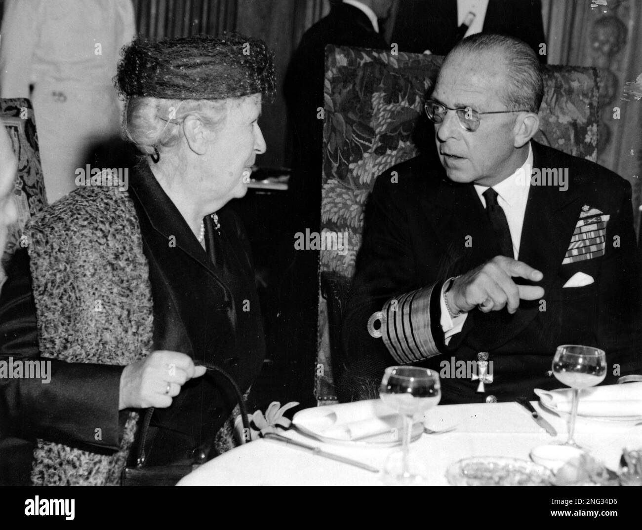 Bertha Krupp, wife of Gustav Krupp von Bohlen-Halbach, talks to King ...