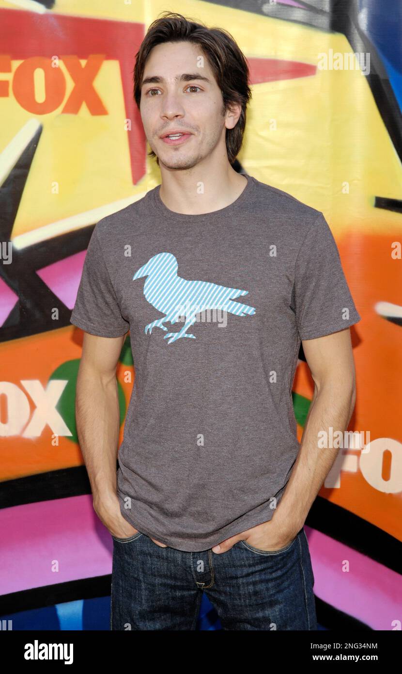 Justin Long arrives at the Teen Choice Awards in Universal City, Calif ...