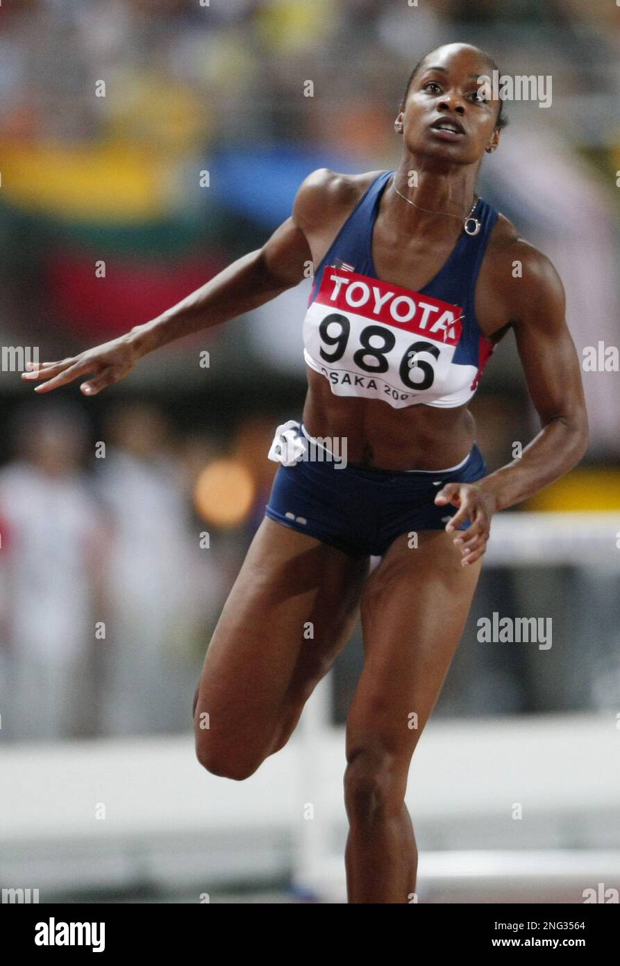 USA's Michelle Perry crosses the finish line to advance into the final ...