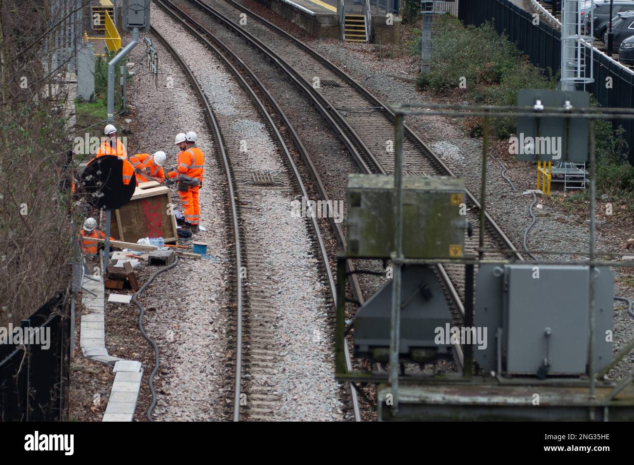 Riverside railway line hi-res stock photography and images - Alamy