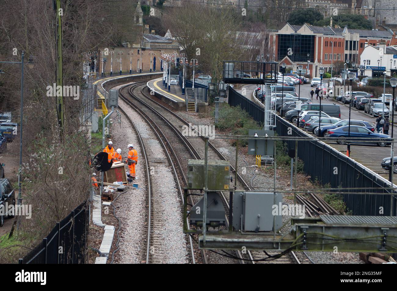 Riverside railway line hi-res stock photography and images - Alamy