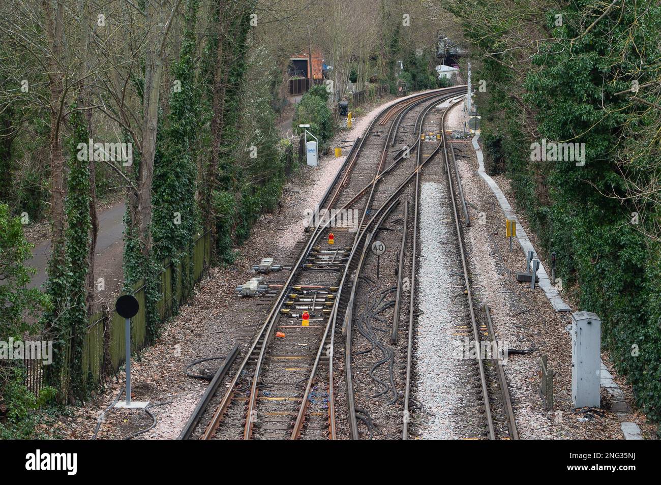 Riverside railway line hi-res stock photography and images - Alamy