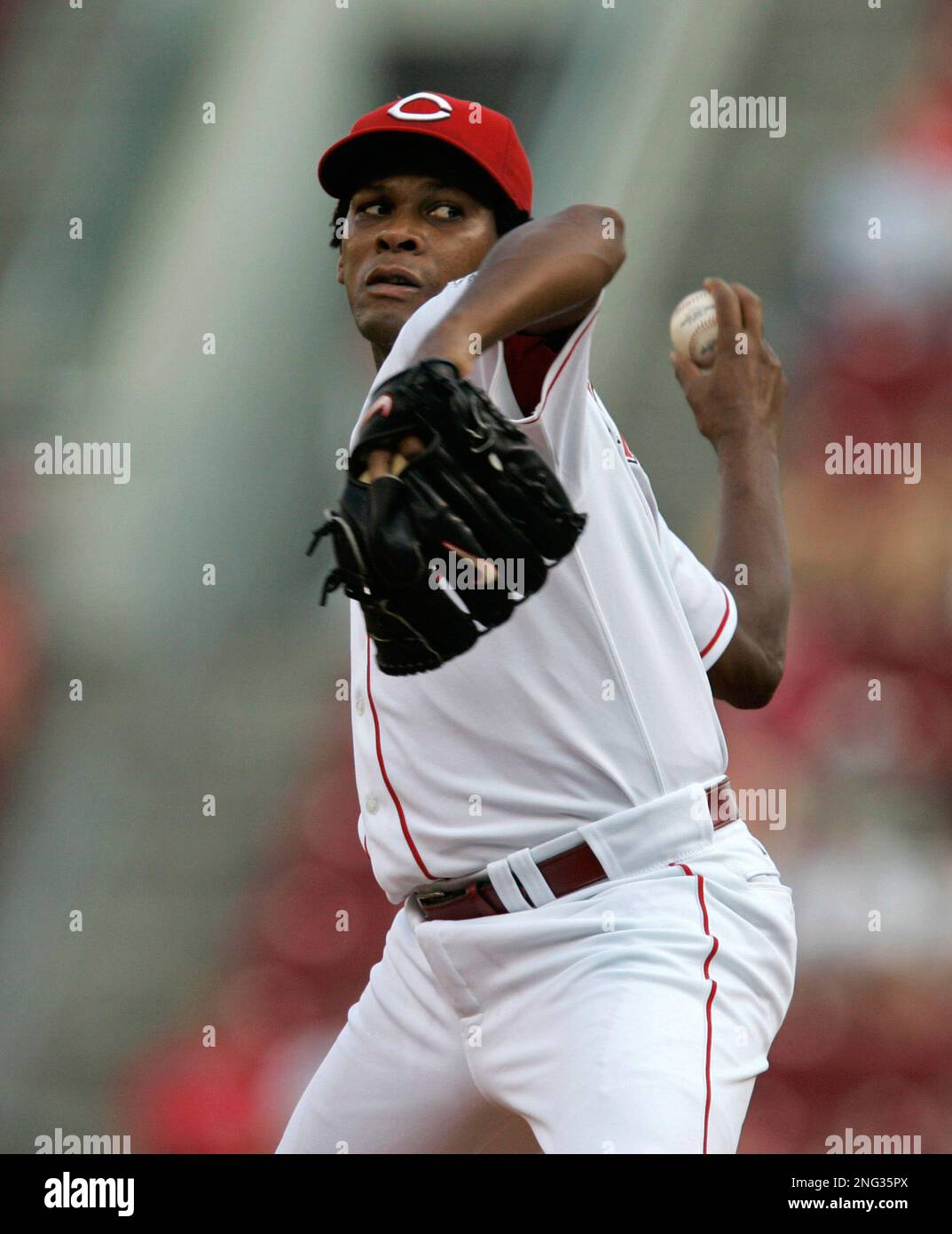 Cincinnati Reds pitcher Elizardo Ramirez pitches against the Atlanta ...