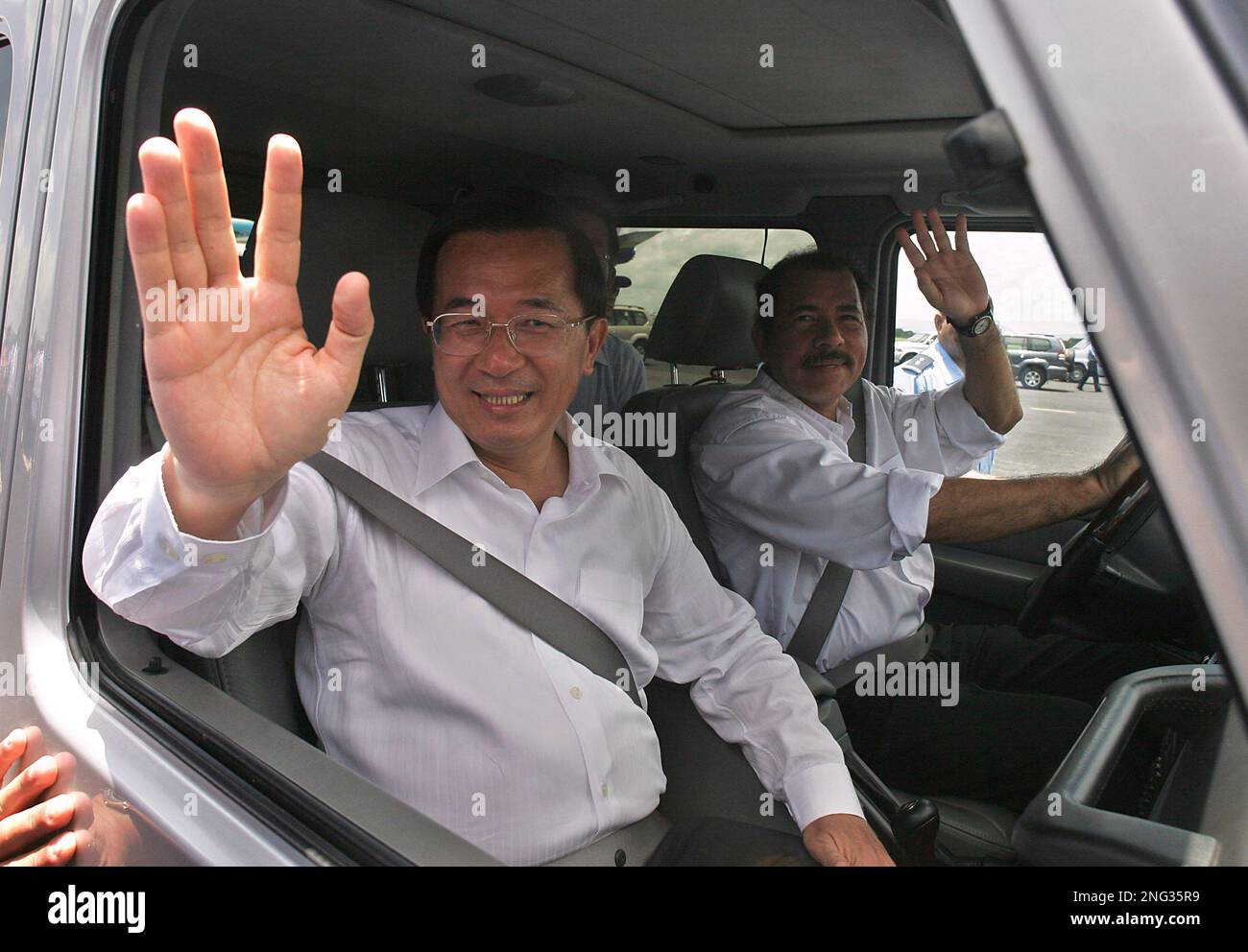 Taiwan's President Chen Shui-bian, left, accompanied by Nicaragua's ...