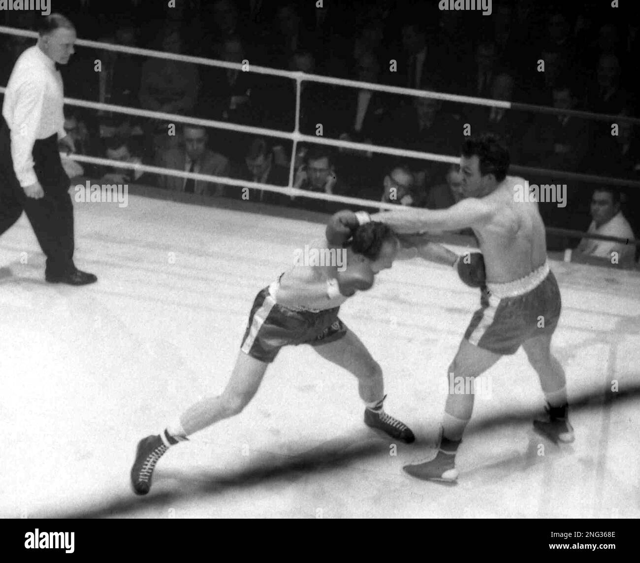 British, European and Empire Heavyweight boxing champion Henry Cooper ...