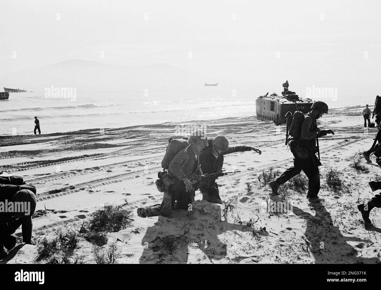 Members of the 9th U.S. Marine Expeditionary Force, go ashore at Da ...