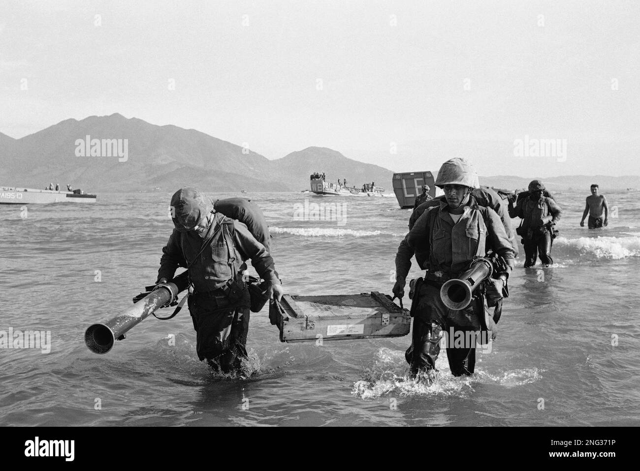 Members of the 9th U.S. Marine Expeditionary Force, go ashore at Da ...