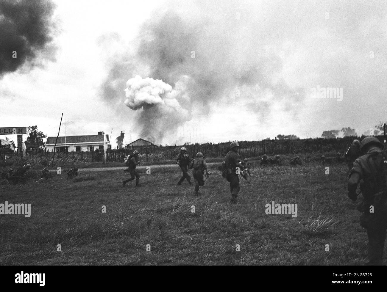 Vietnamese Rangers race toward Viet Cong positions during battle for ...
