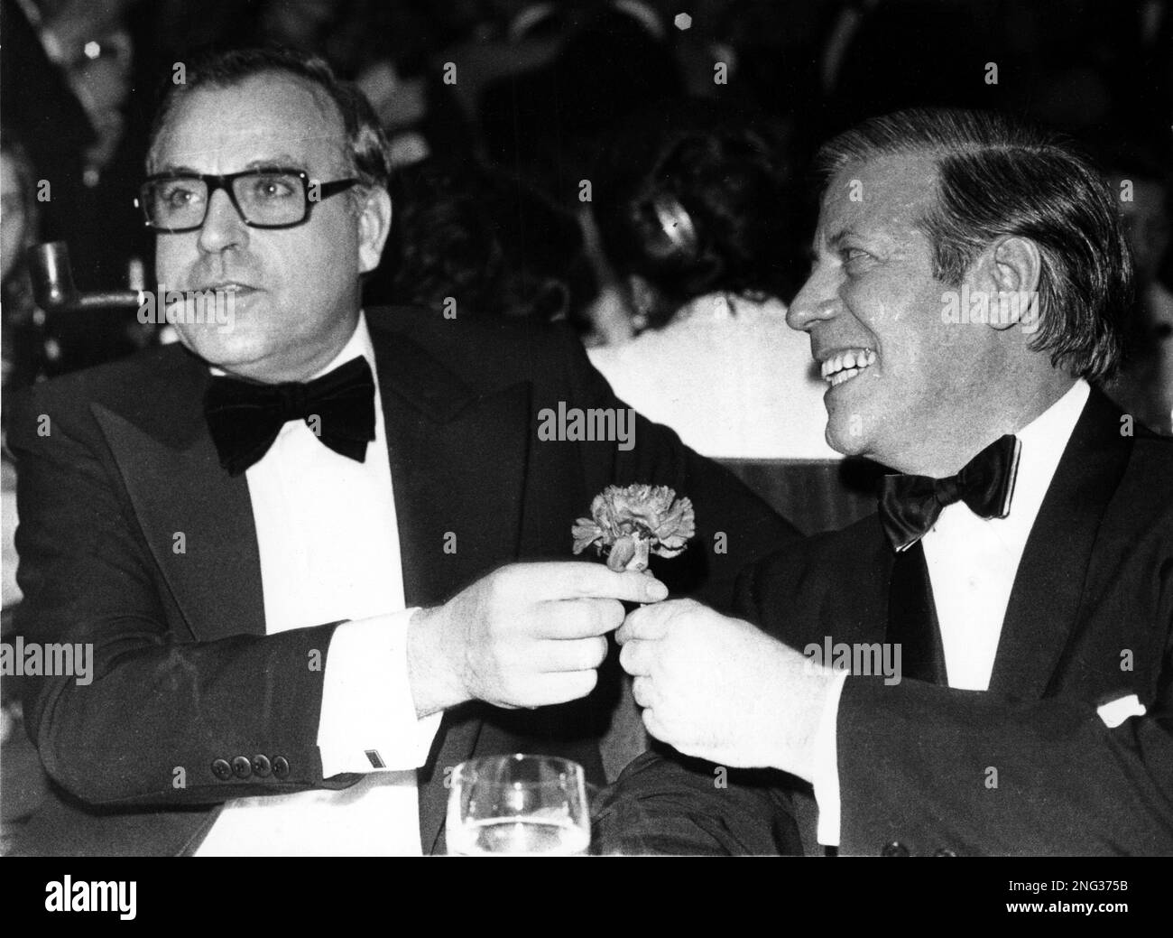 German Christian Democratic Party chairman Helmut Kohl, left , takes the red clove Chancellor ...