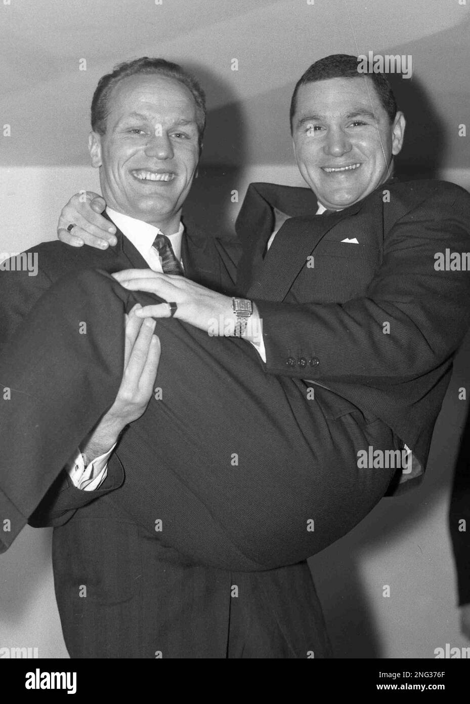 British and Empire Heavyweight boxing champion Henry Cooper, lifts ...