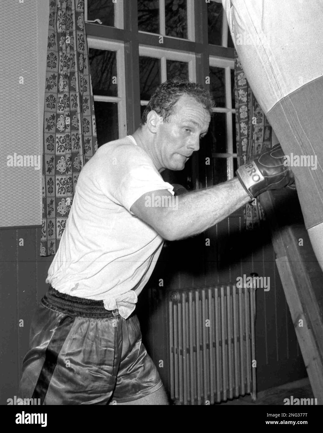 British and Empire Heavyweight boxing champion Henry Cooper slams the ...