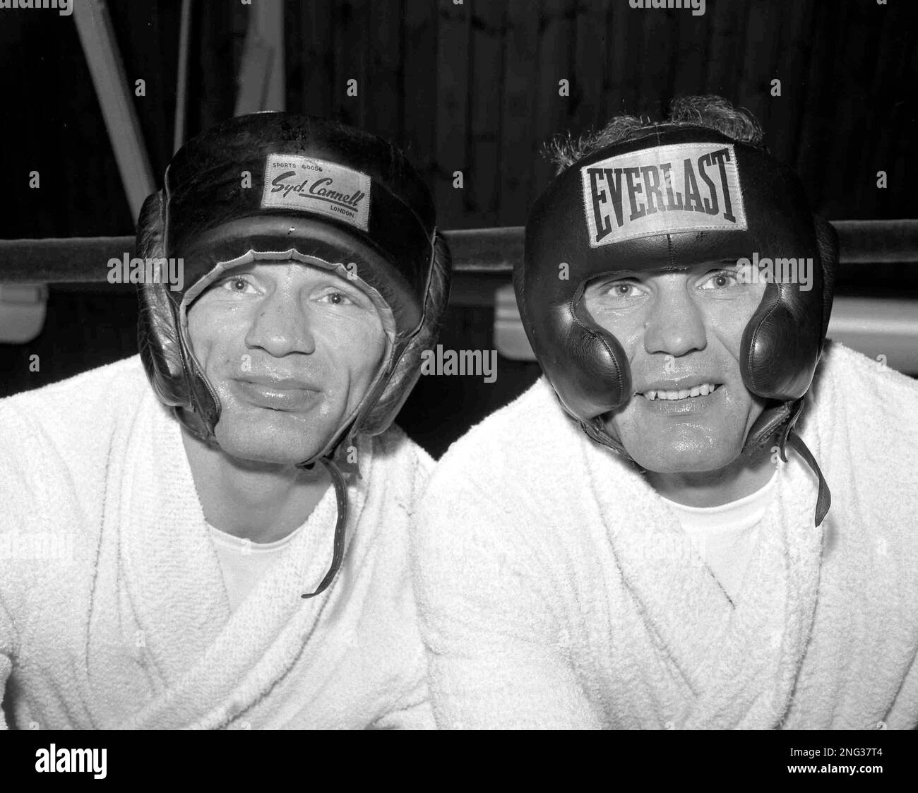 British and Empire Heavyweight boxing Champion Henry Cooper, right, and ...