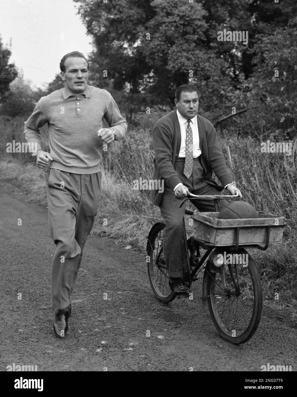 British and Empire Heavyweight boxing Champion Henry Cooper,left and ...