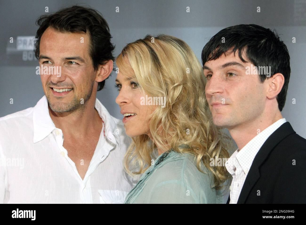 Die Schauspieler Hans-Werner Meyer, Anneke Kim Sarnau und Christoph Bach, von links, posieren am ...