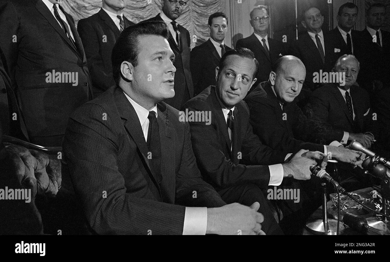 Texas oil millionaire John W. Mecom Jr. (left) of Houston faces newsmen ...