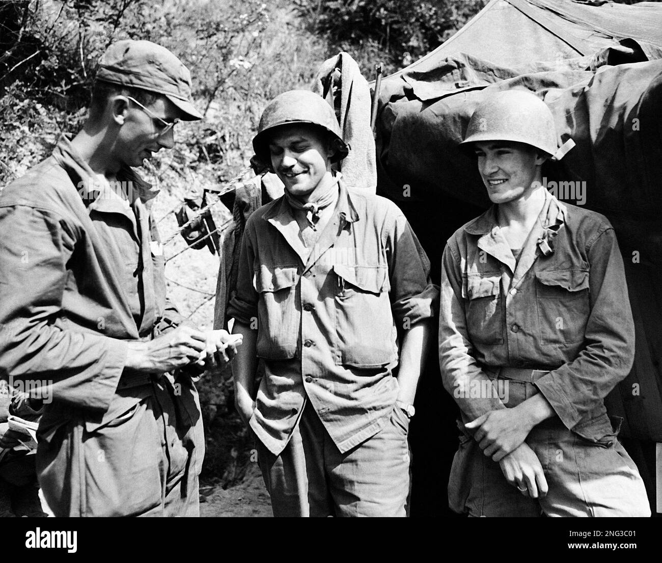 Frank Holeman, New York Daily News correspondent, interviews M/SGT ...