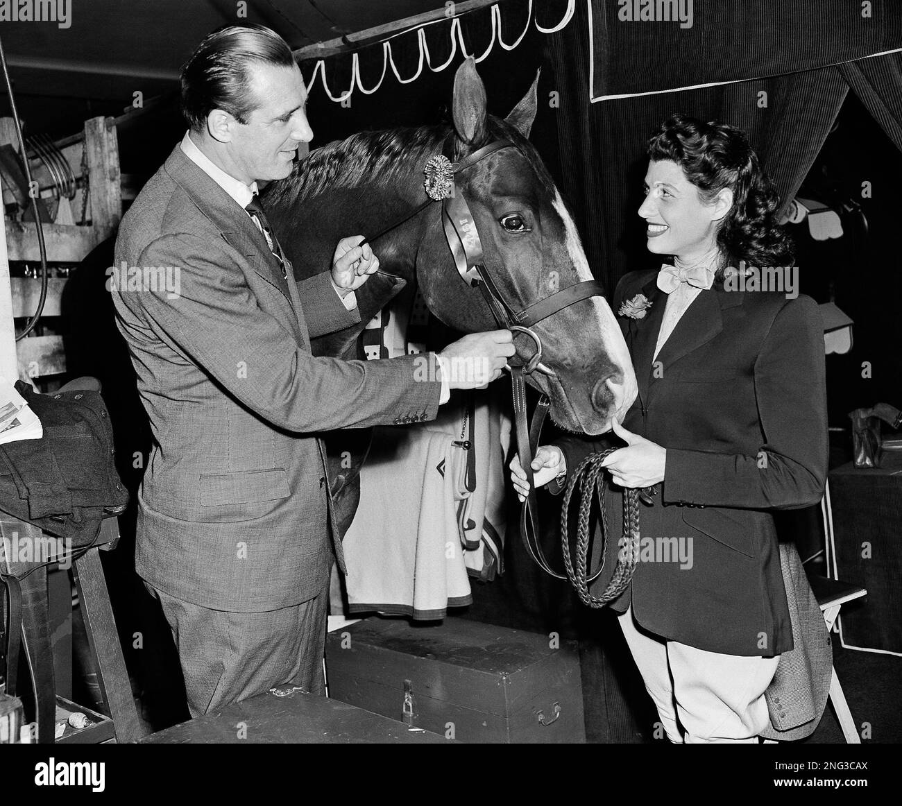 Caral Greenberg receives the congratulations of her husband, baseball ...