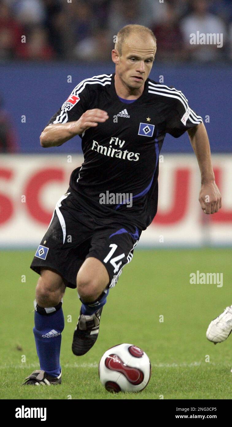 Hamburg's David Jarolim from Czech Republic goes with the ball during a ...