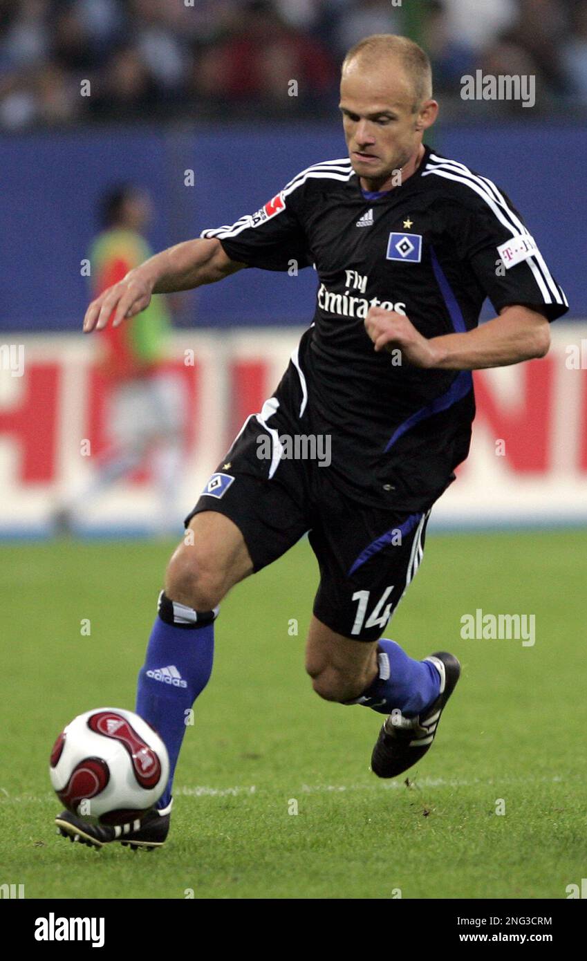 Hamburg's David Jarolim from Czech Republic goes with the ball during a ...
